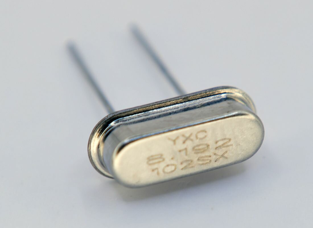 Резонатор Yangjie Technology X49SD8192MSD2SC-1 8.192МГц 49S Кварцевый резонатор 20пФ 20ppm 30ppm -20 +70 1шт