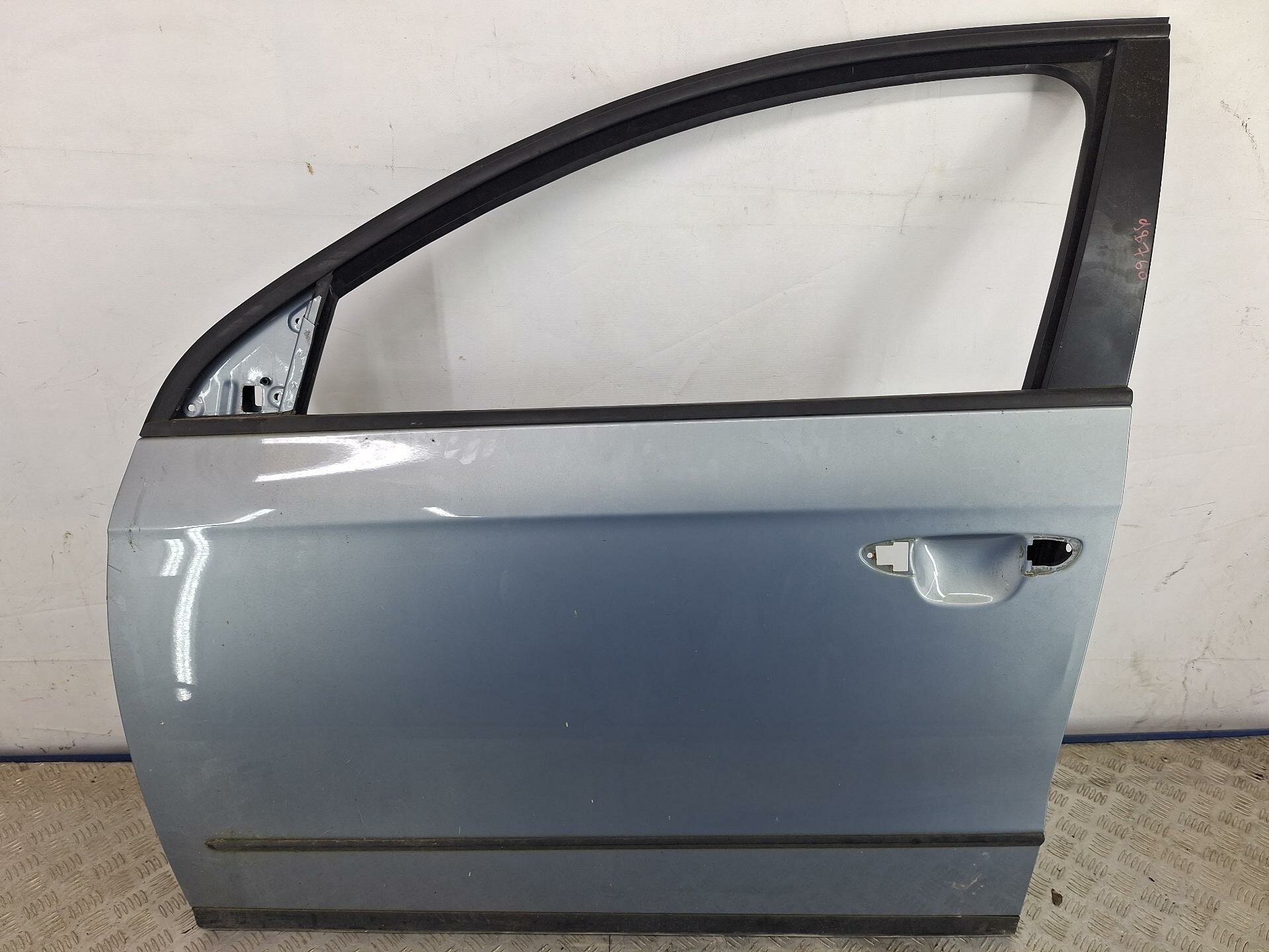 Дверь передняя левая Volkswagen Passat B6 2009