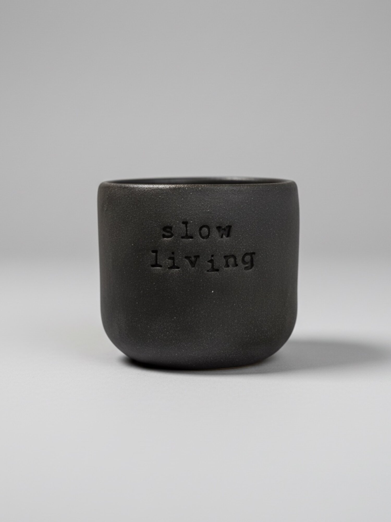 Стакан ручной работы с надписью «Slow living», коричневый, керамика, 350 мл