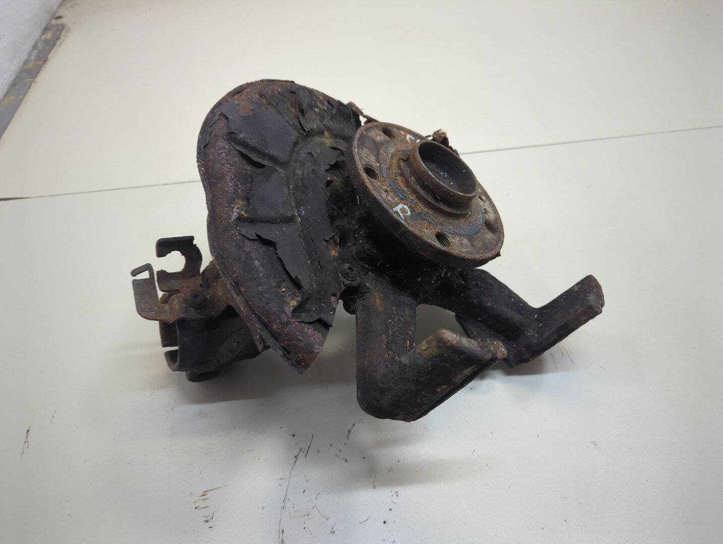 Ступица (кулак, цапфа) левая передняя Skoda Octavia (A5) Б/У