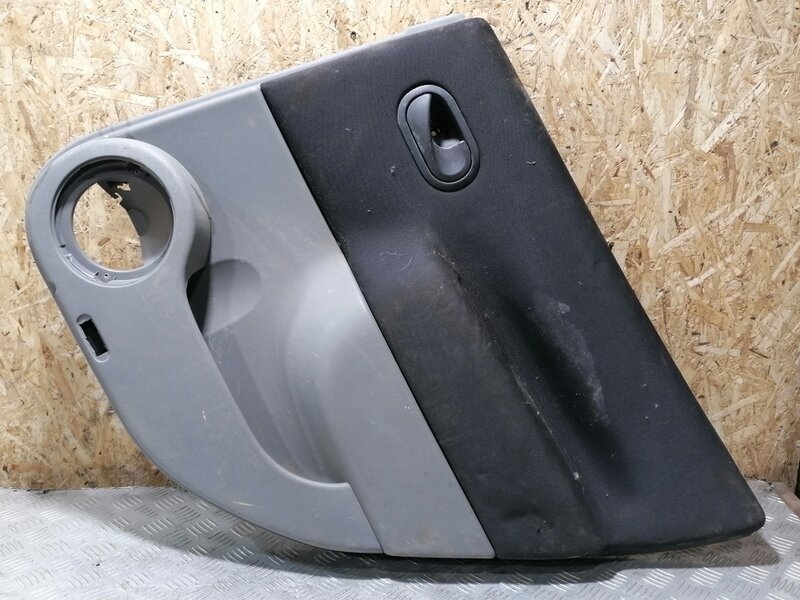 Обшивка двери задней правой RENAULT Scenic 2003 2009 8200542144