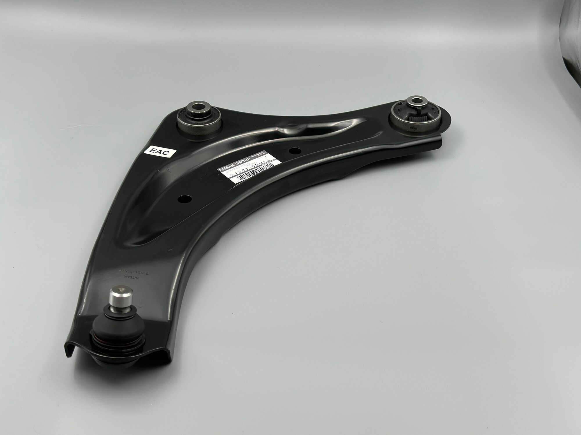 545015SN1A Оригинальный рычаг левый Nissan Juke, Leaf