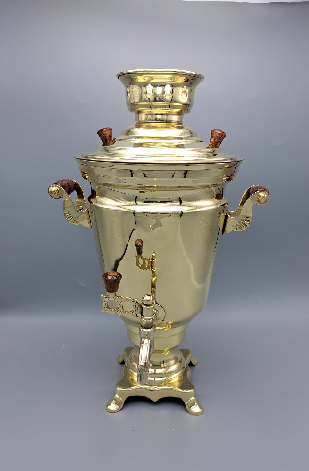 Самовар электрический 4 литра форма рюмка. Полированная латунь.