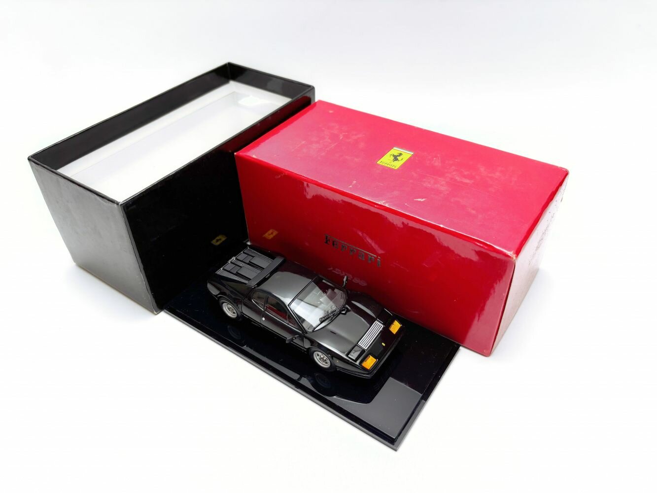 KYOSHO Модель автомобиля Ferrari 512BB и 512BBi в масштабе 1:43, изготовленная из литого под давлением металла