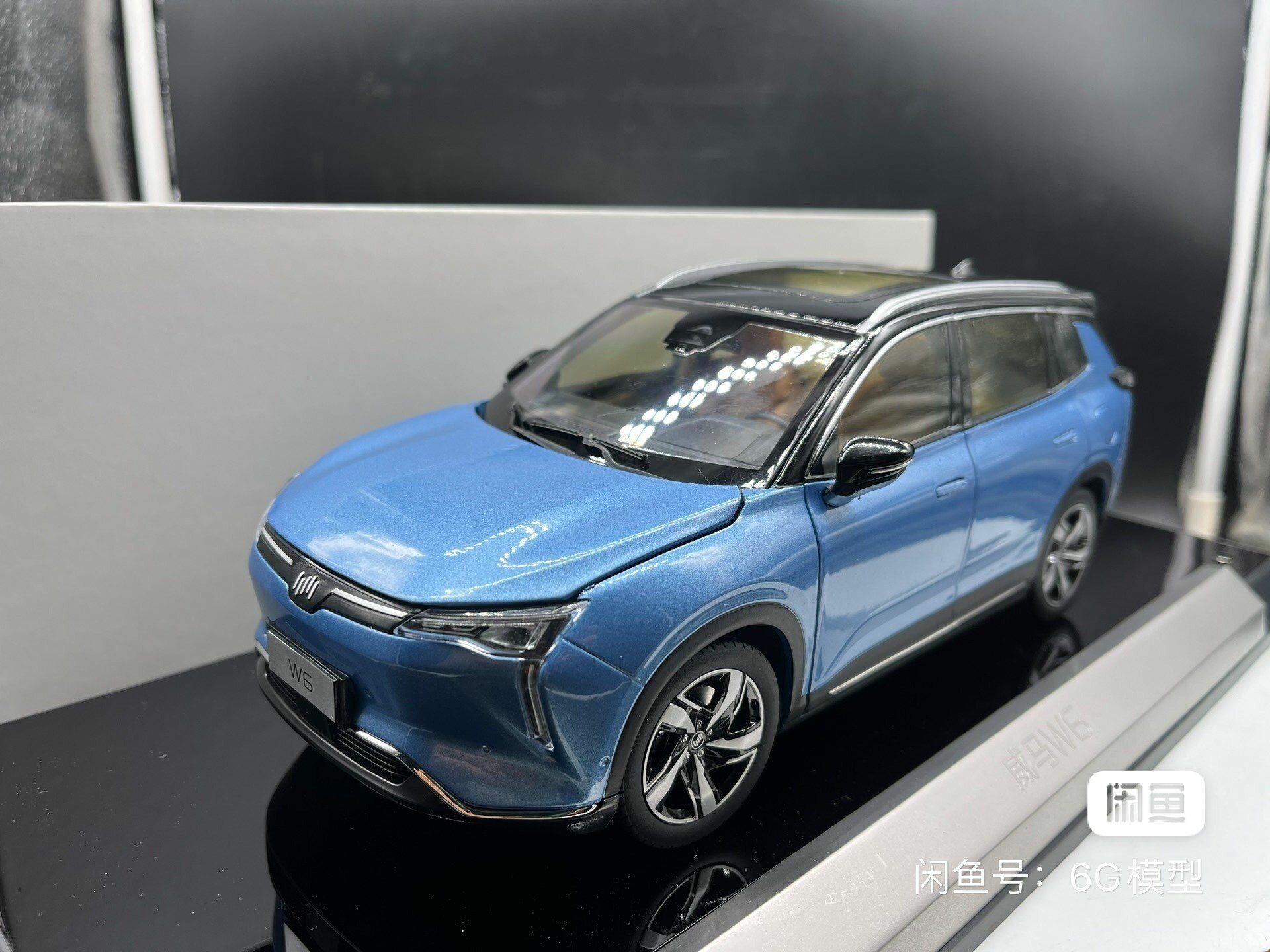 Модель автомобиля WM Motor W6 New Energy Electric Vehicle в масштабе 1:18, изготовленная из литого под давлением металла