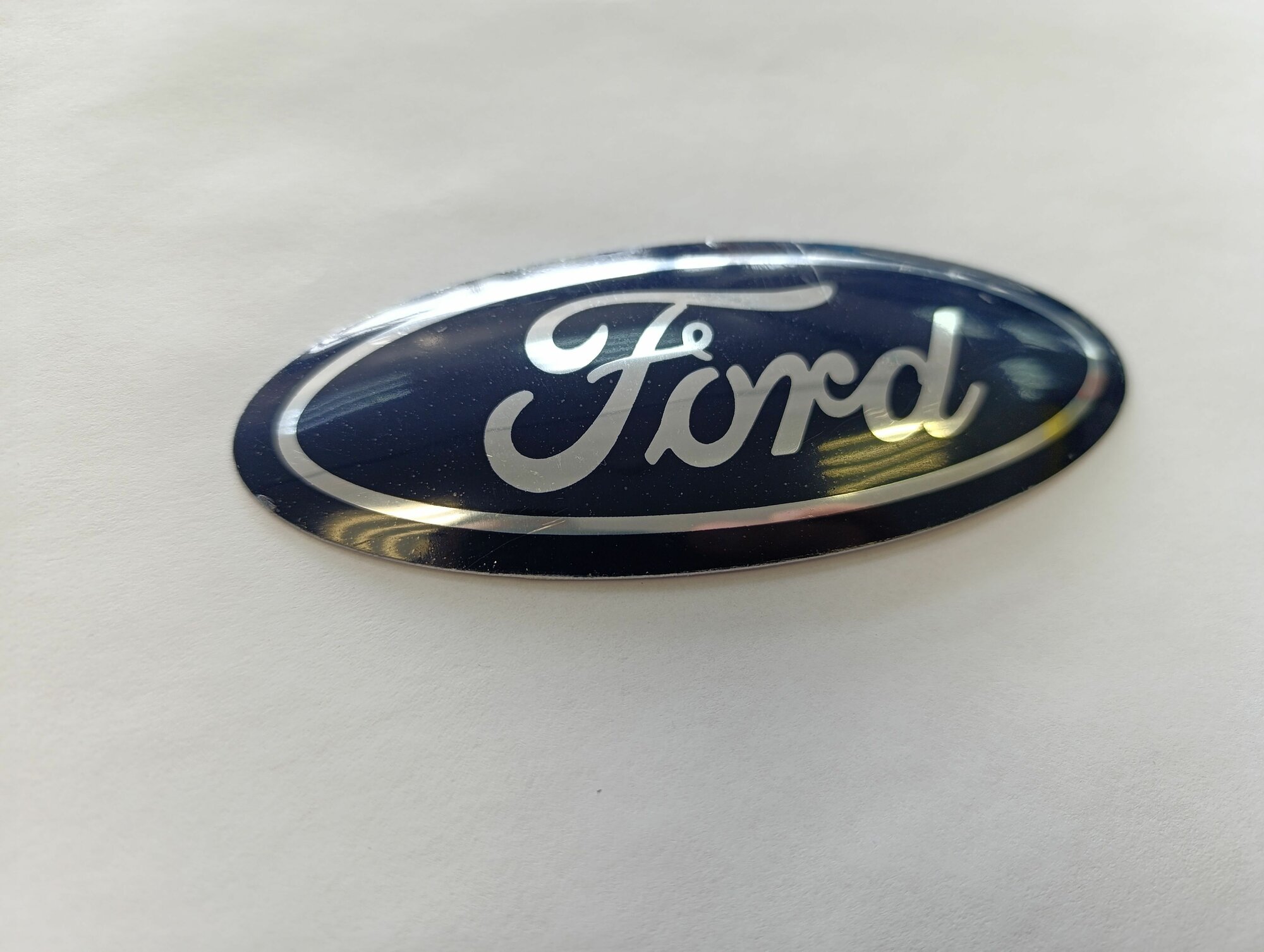Эмблема Ford Mondeo 4, синяя, крепление на двусторонний скотч