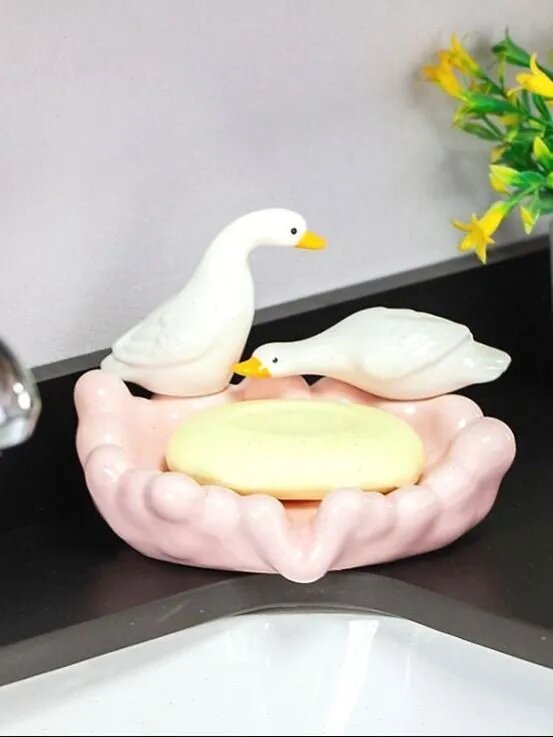 Мыльница декоративная фигурная в форме ракушки с двумя гусями, керамика, розовая
