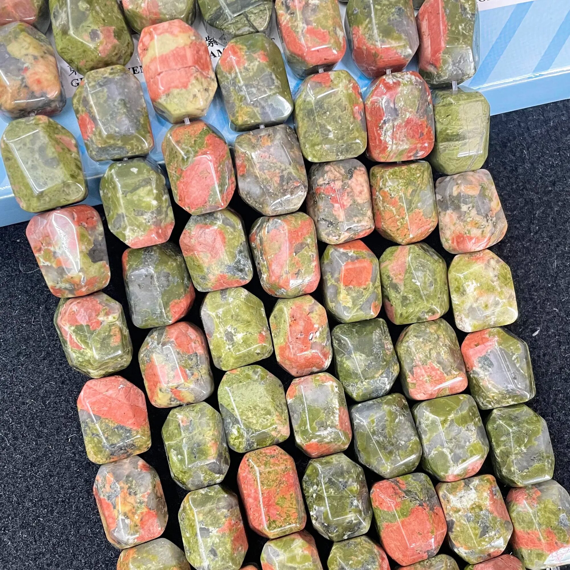 Бусины унакит 13x17 мм