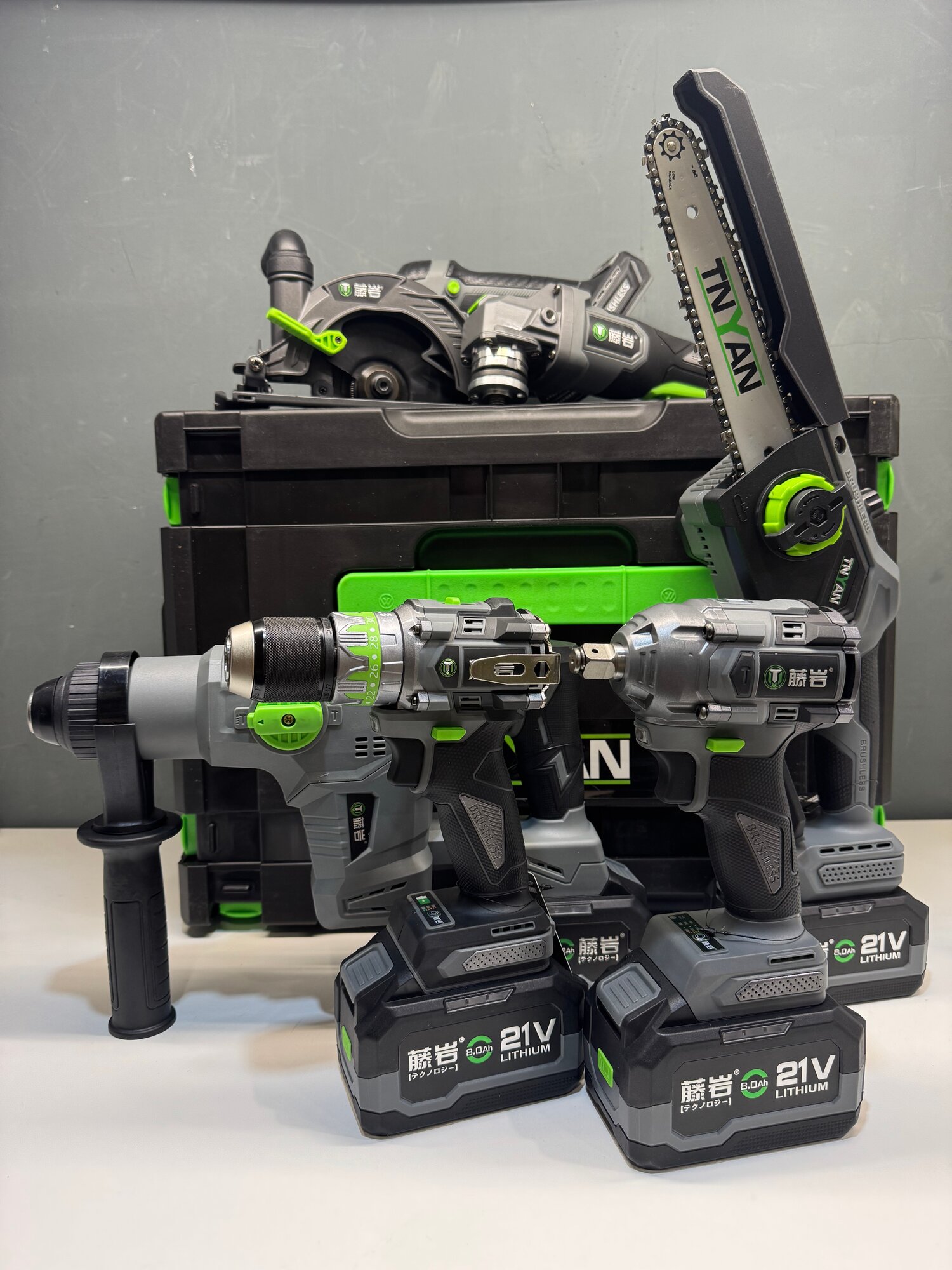 TENYN EX6000 набор аккумуляторного инструмента 6в1, 4 АКБ по 8 Ач, 2 зу.