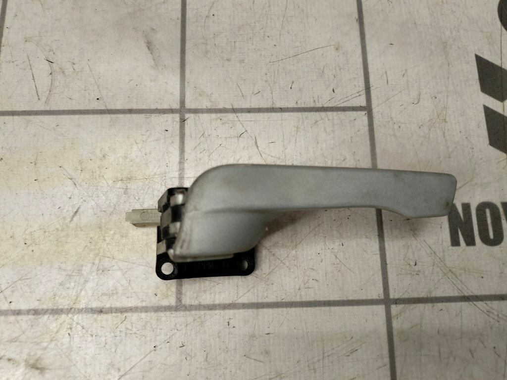 Ручка двери передней внутренняя правая LADA Priora 2008-2018