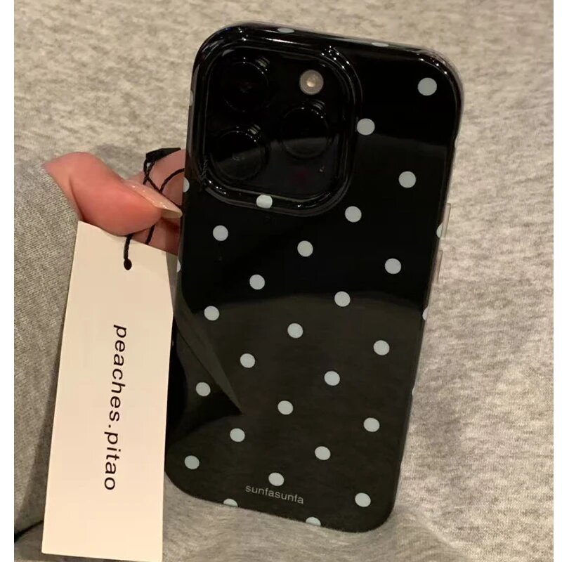 Чехол для iPhone 16 Pro Max, черный в горошек