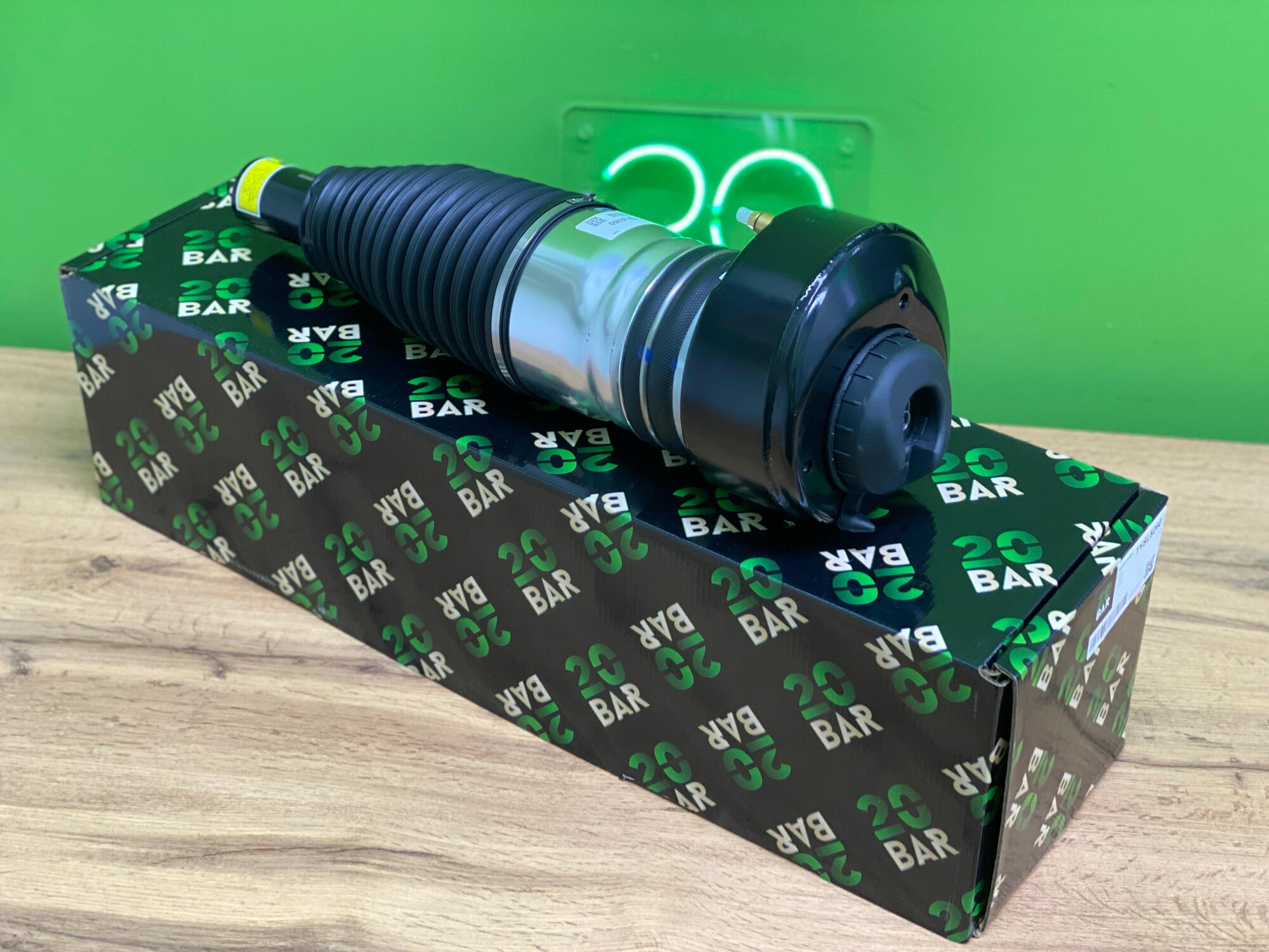 Пневмостойка передняя Audi A8 D5 R L новый, в упаковке 20Bar