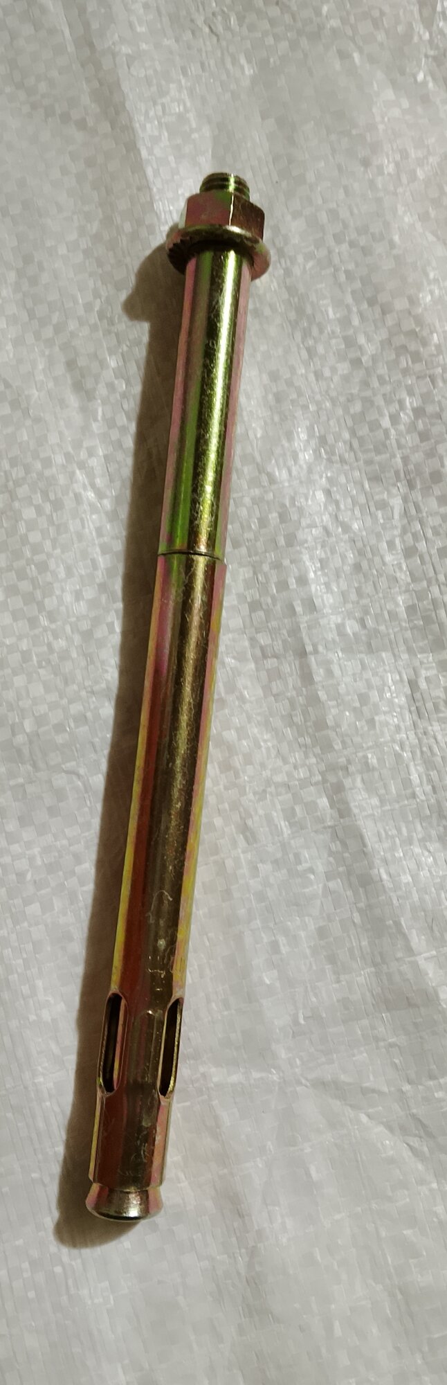 Анкер - болт с гайкой Ø 16 х 220 мм в комплекте 1 штука.