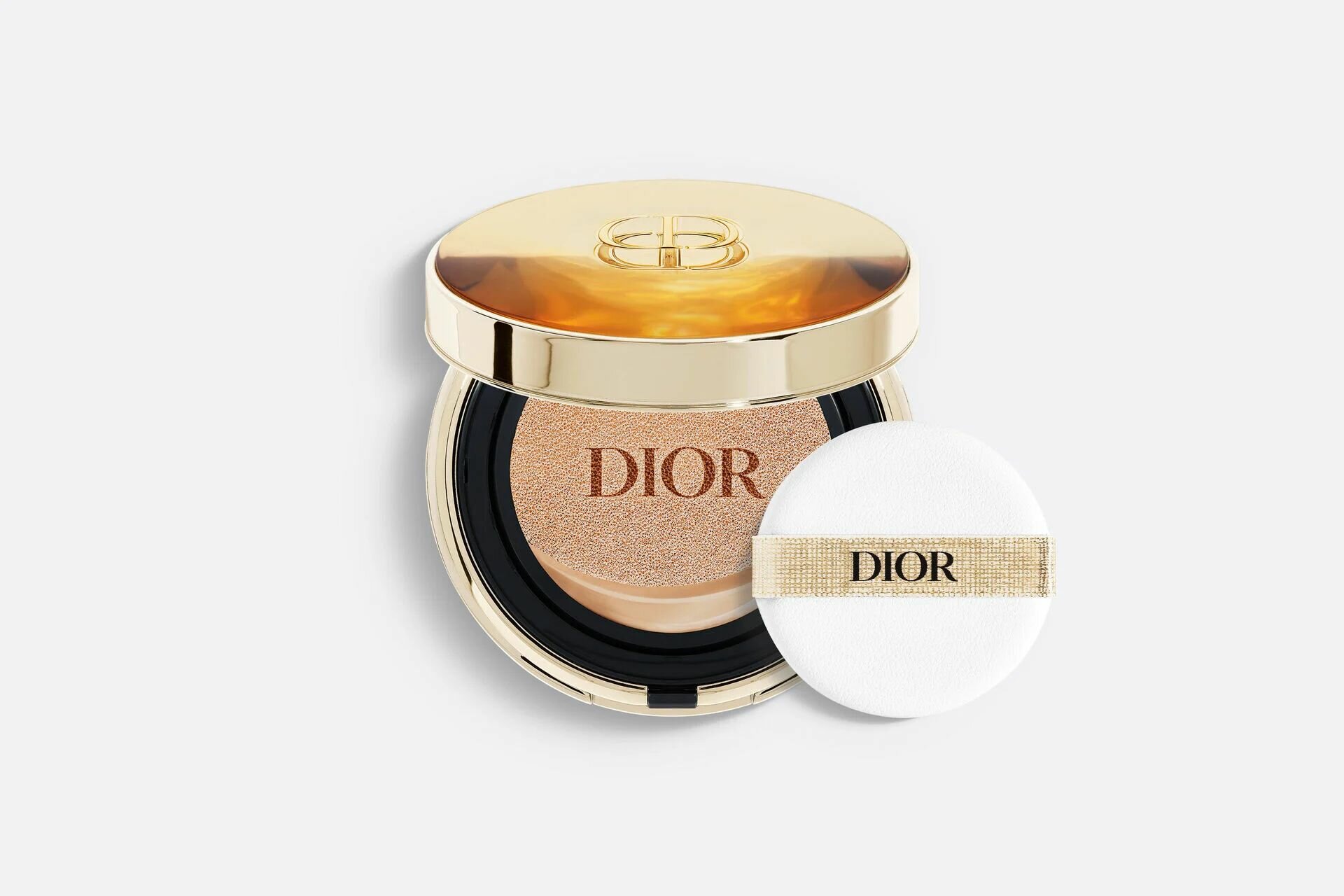 Dior Prestige Антивозрастная тональная основа Le Cushion Teint de Rose SPF 50 PA+++ оттенок 030 Medium Beige