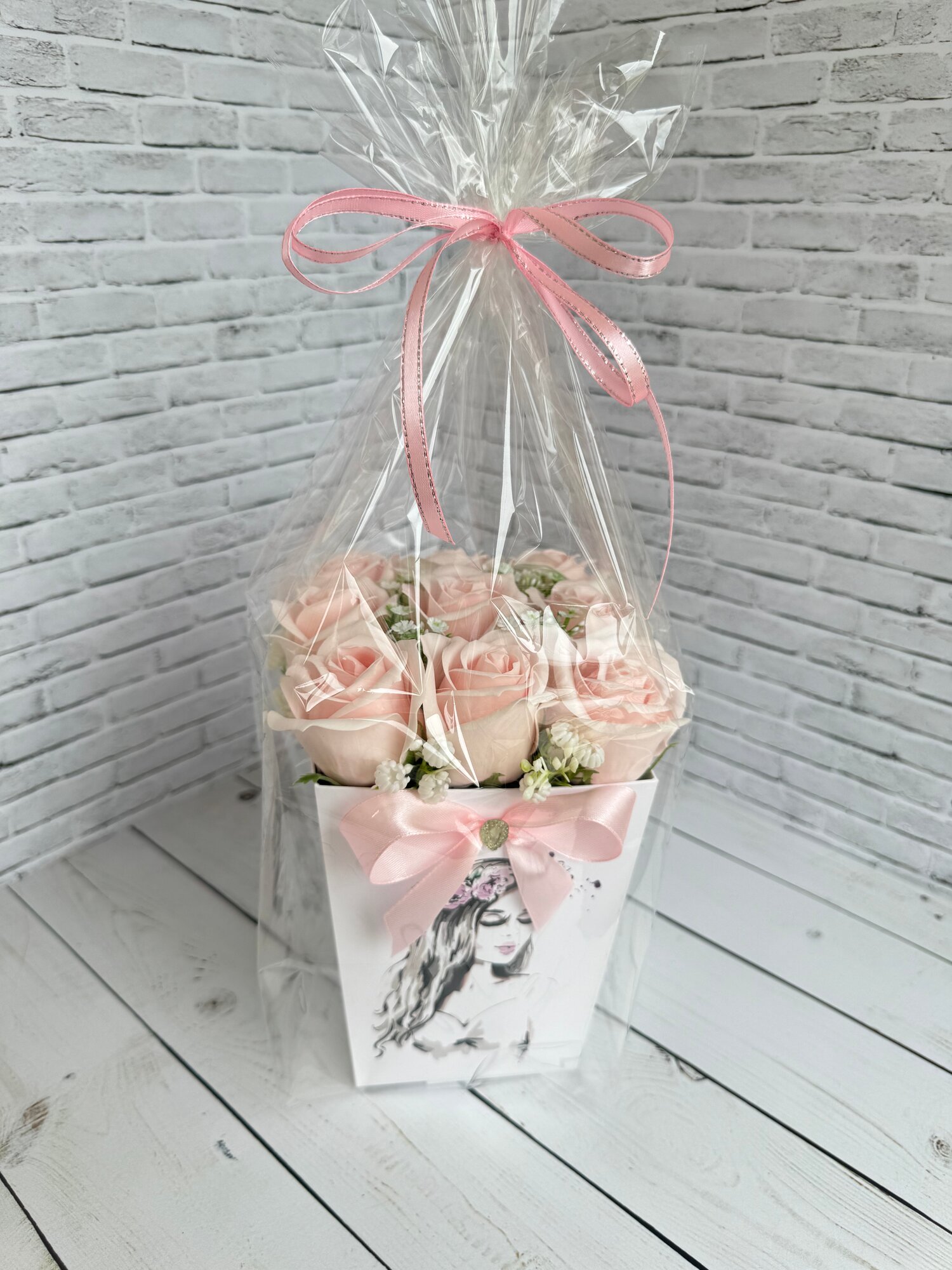 Букет из мыла, розы из мыла, розовые, в подарочной упаковке на праздник