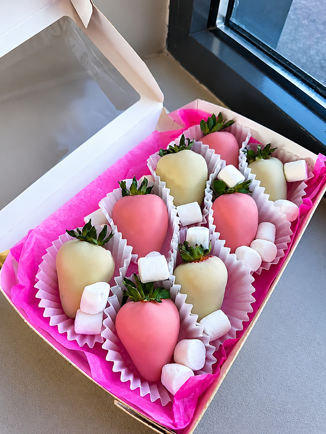 Подарочный набор Sweet Berry «Клубничное облако» , клубника в шоколаде, 200 г