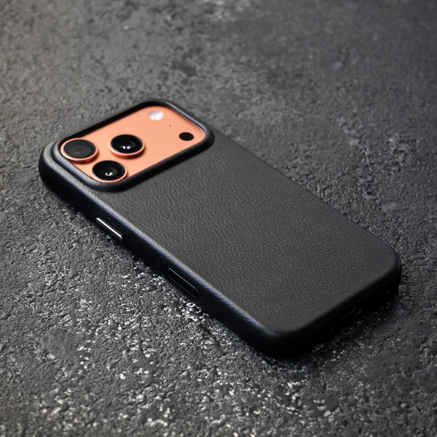 Чехол кожаный Mastrotto для iPhone 17 Pro Max