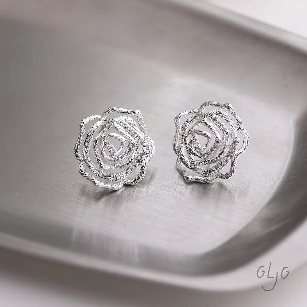 Серьги-гвоздики QTOUYE из латуни с позолотой 14к Серебряный, silver