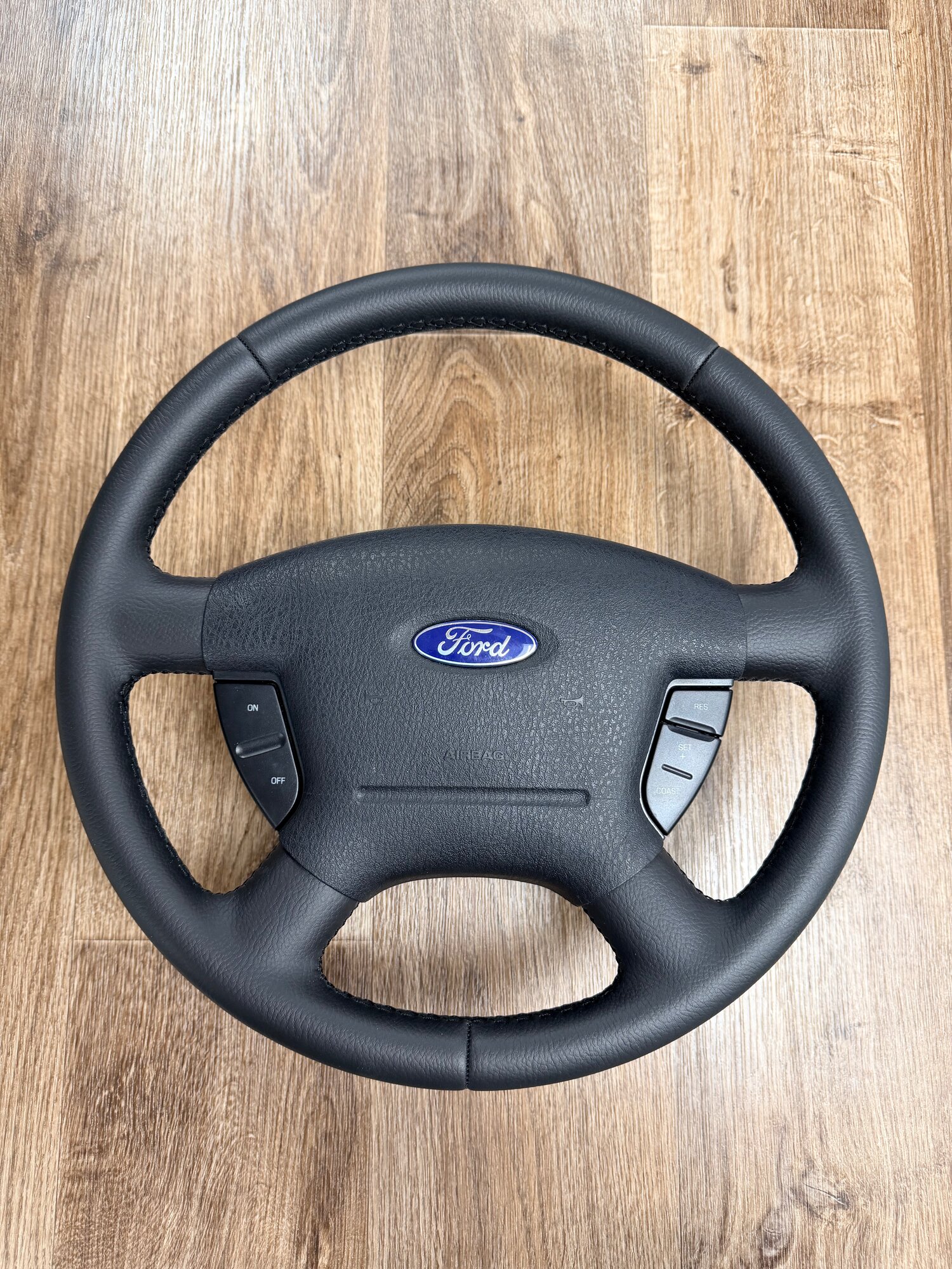 Руль Ford Explorer 3 Б/У после перетяжки.