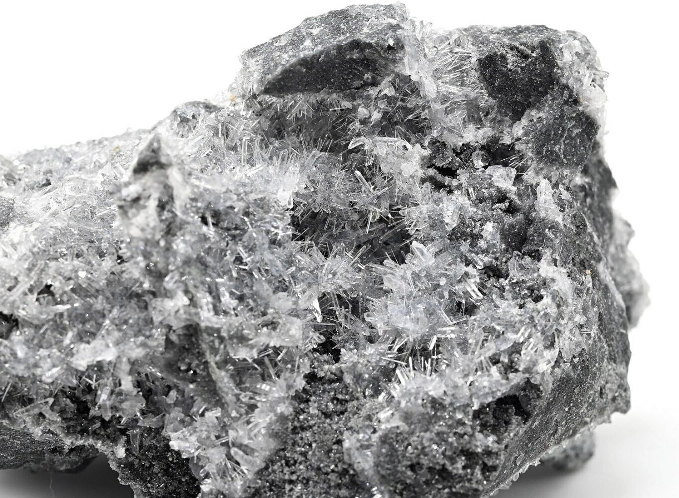 Кристаллическое образования кварца 85*60*47мм, 157г