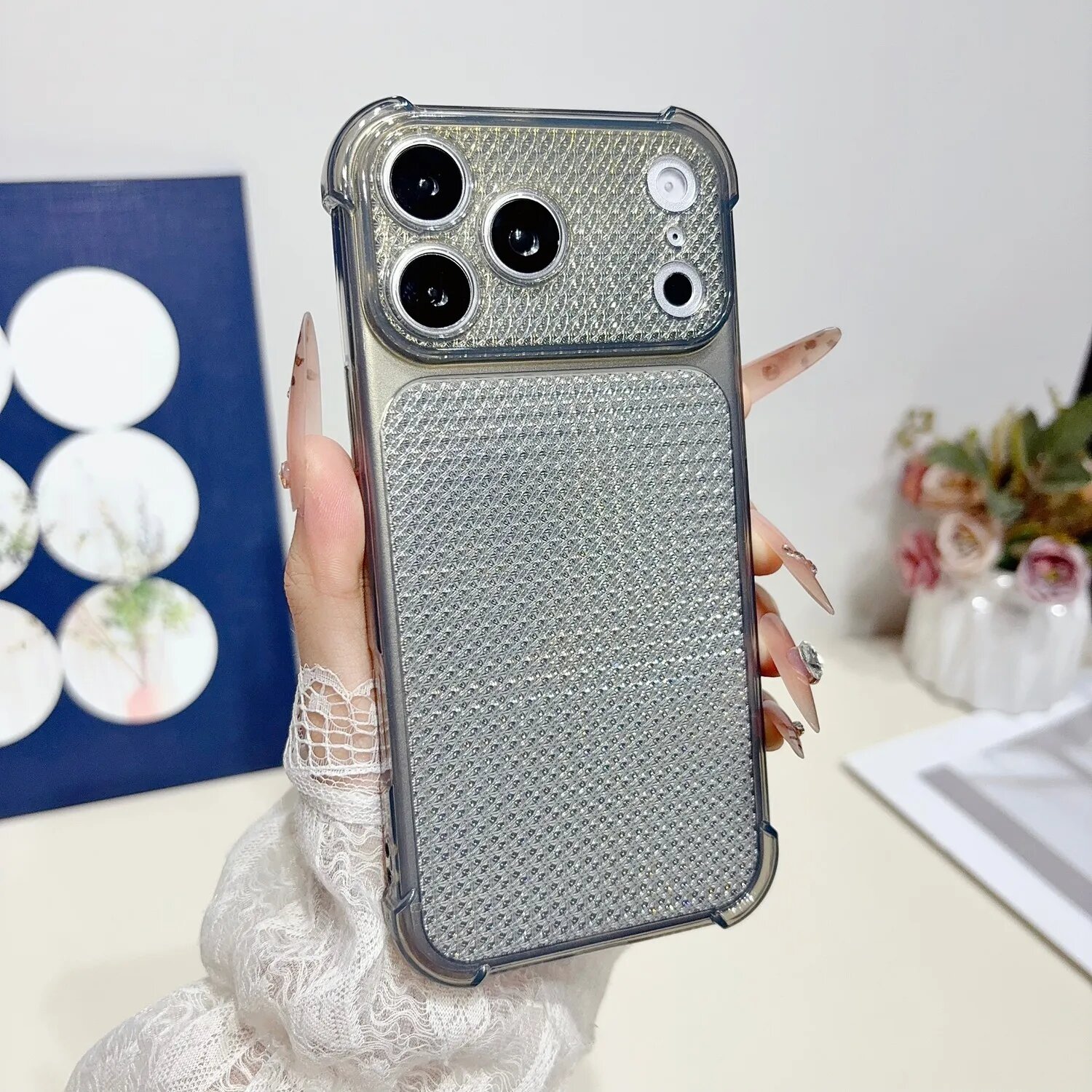 Черный чехол для iPhone 13 Pro Max с защитой камеры