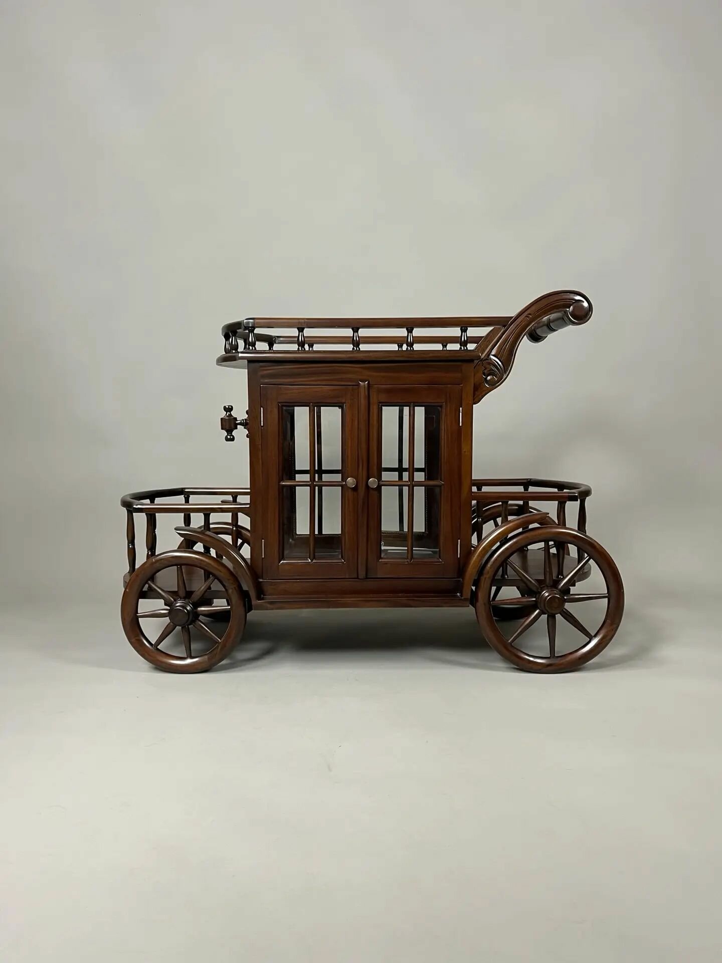 Сервировочный стол, подкатной от DOMKORLEONE, красное дерево (mahogany wood), ручная работа, цвет орех ASD (коричневый)