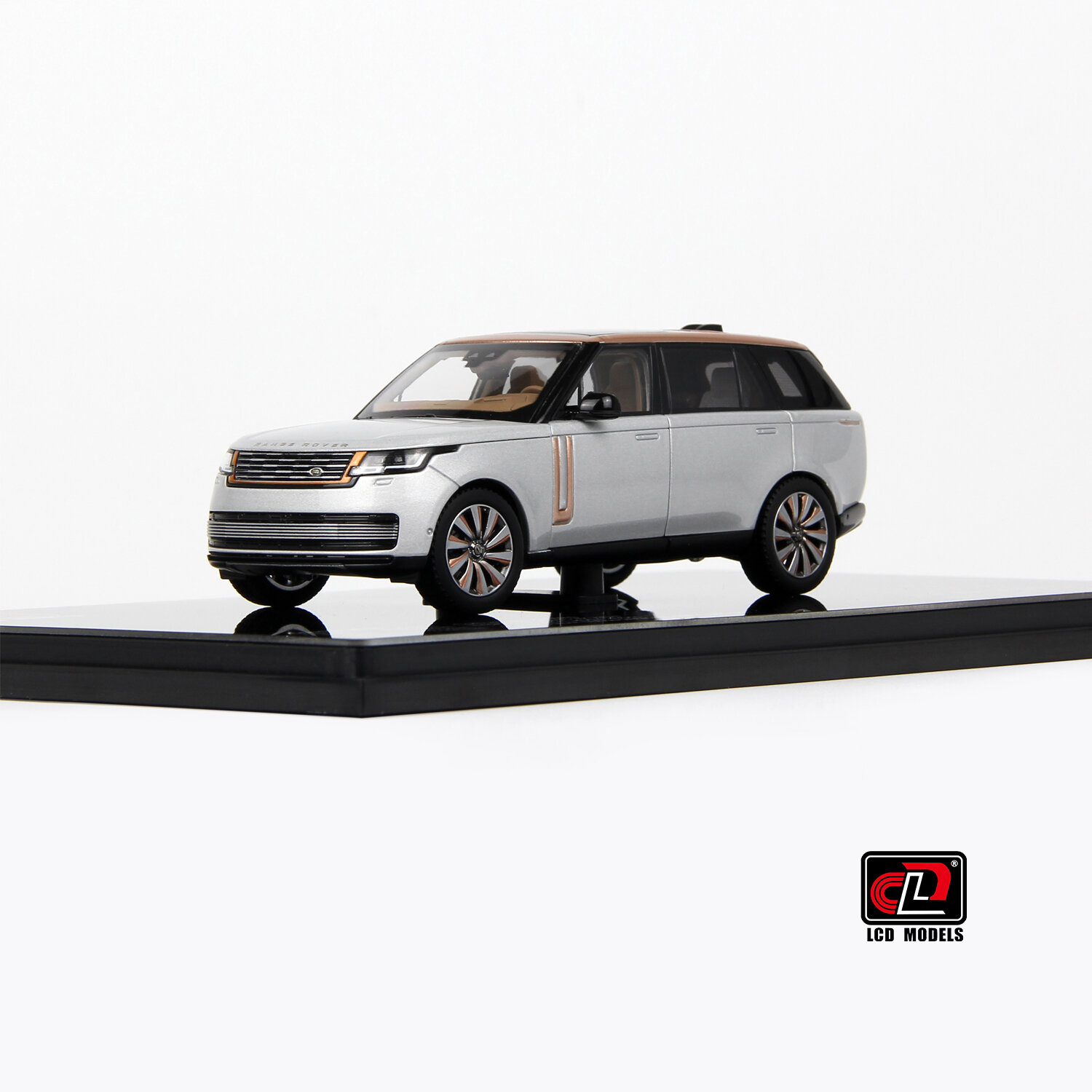 LCD Коллекционная модель Land Rover Range Rover SV Serenity 1:43 эксклюзивная серия в металлическом исполнении с высокой детализацией