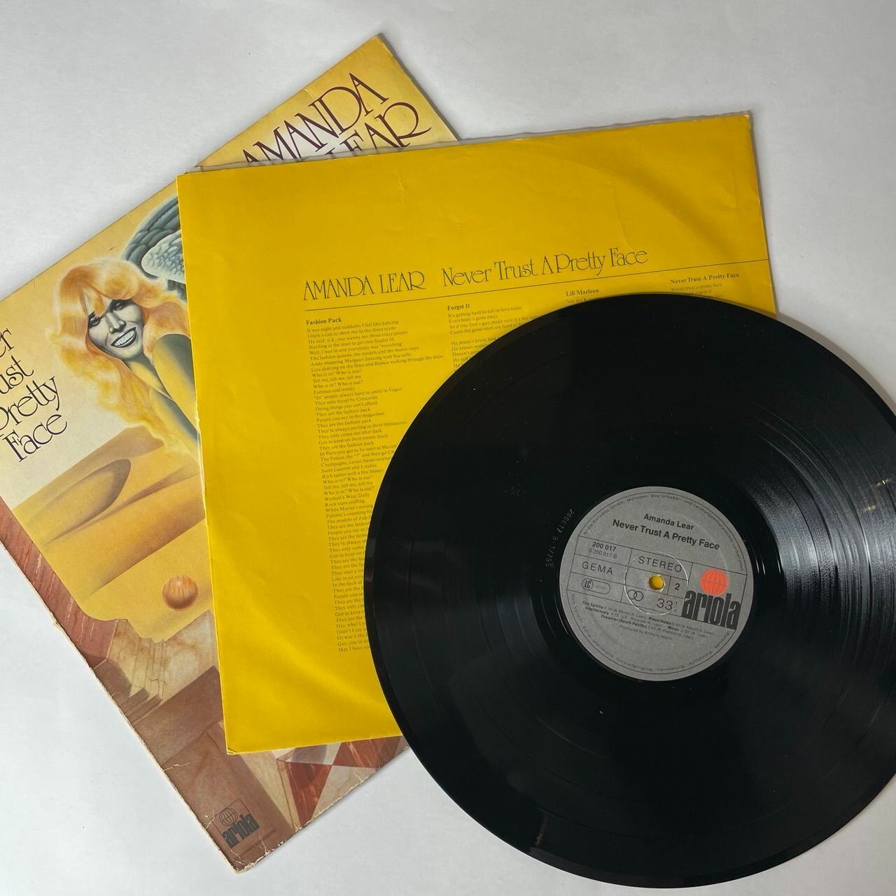 Винтажная виниловая пластинка LP Amanda Lear Never Trust A Pretty Face (Германия 1979)