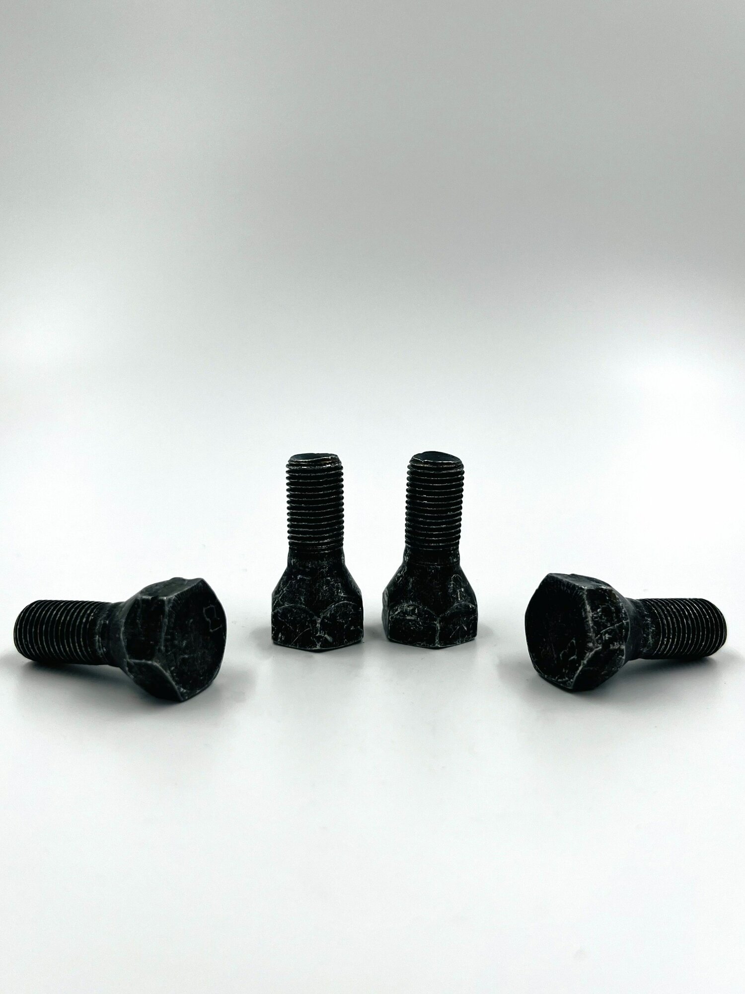 Болт крепления колеса цинк подходит для ВАЗ 2108-15 под ключ на 19 комплект 4 шт