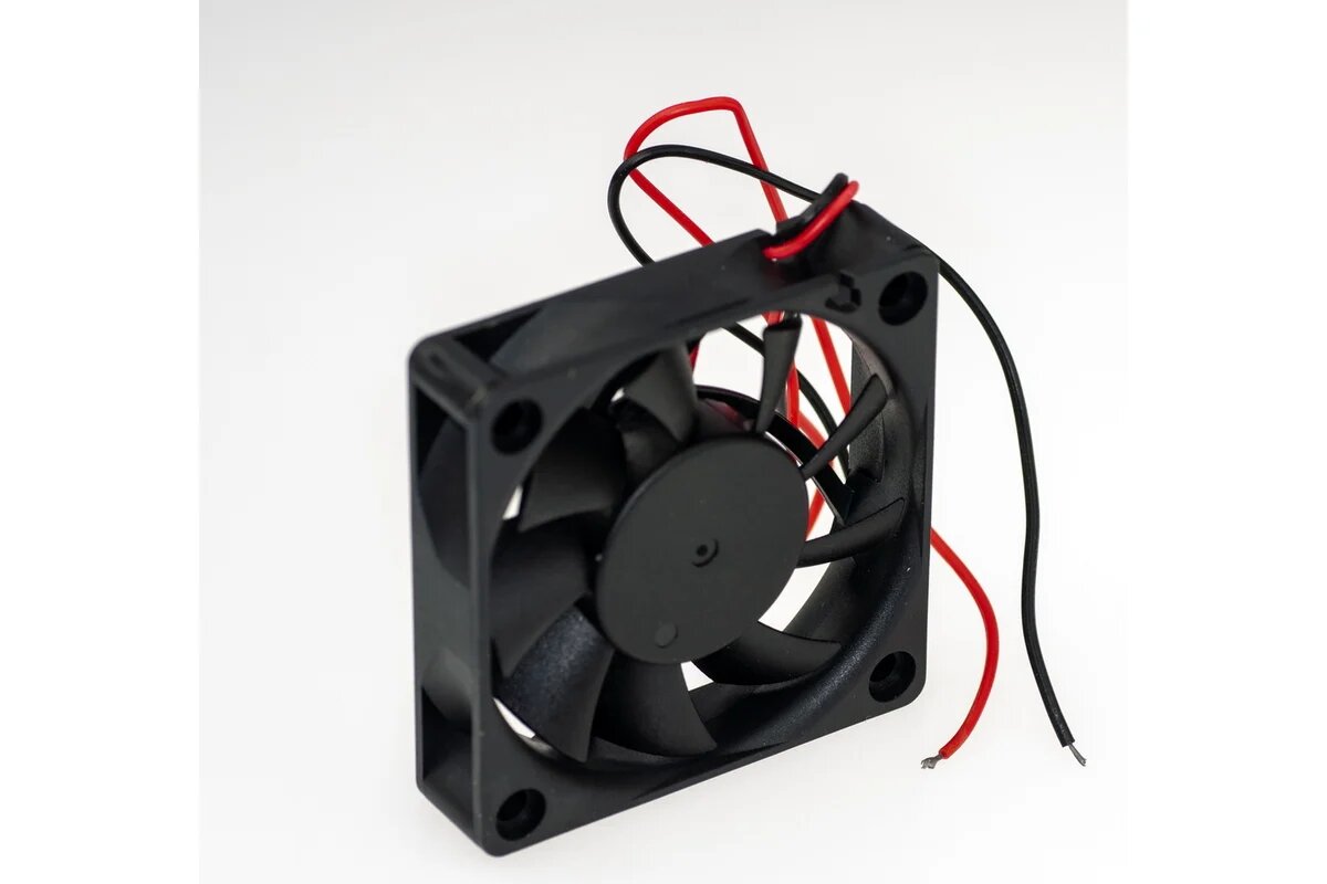 Осевой вентилятор Pro Legend 60x60x15 мм 4900 об/мин 24 В черный с подшипником скольжения без регулировки оборотов