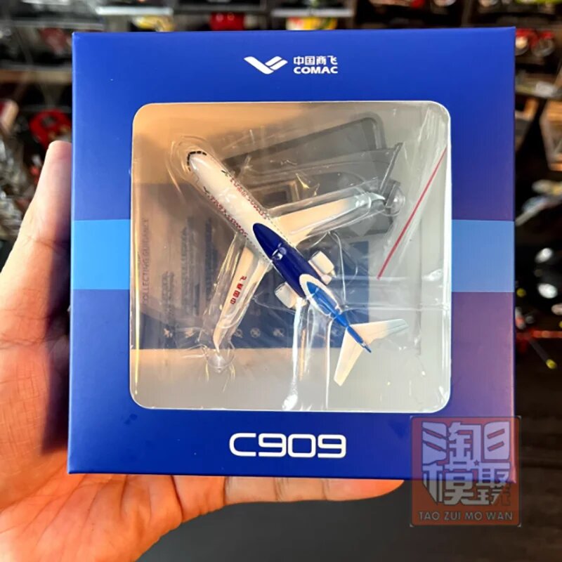 Модель самолета HYINUO C909/C919 масштаба 1:400 из металла