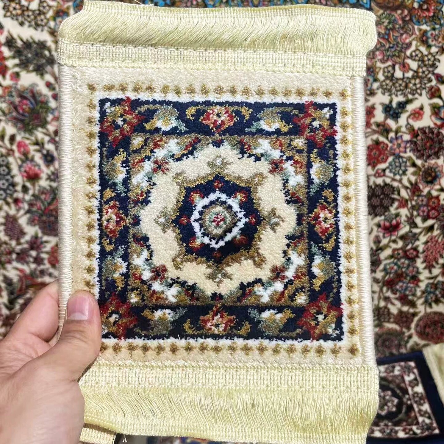 Подлинный ручной коврик из Синьцзяна, тканый, квадратный 17х17 см для подставки под чашку в авто и стола - цветной узор