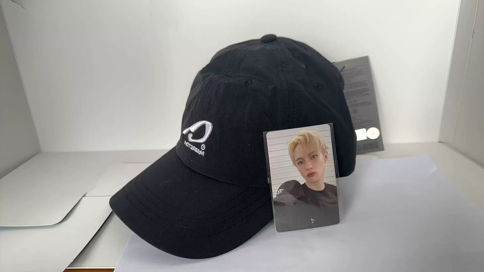 Бейсболка группы NCT DREAM с эмблемой команды, удобный крой, официальный фан-арт для коллекционеров