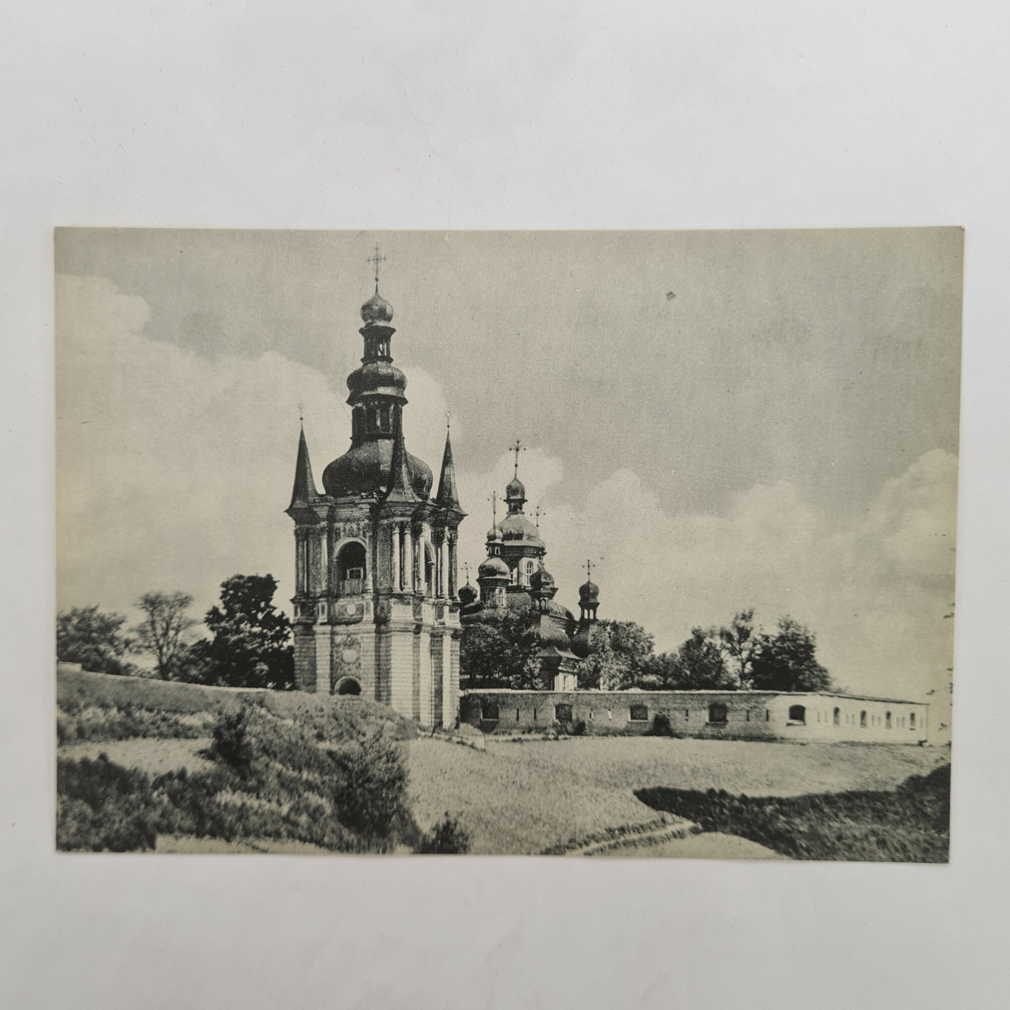 Открытка советская СССР. Дальние пещеры Киево Печерской лавры с колокольней. Винтаж