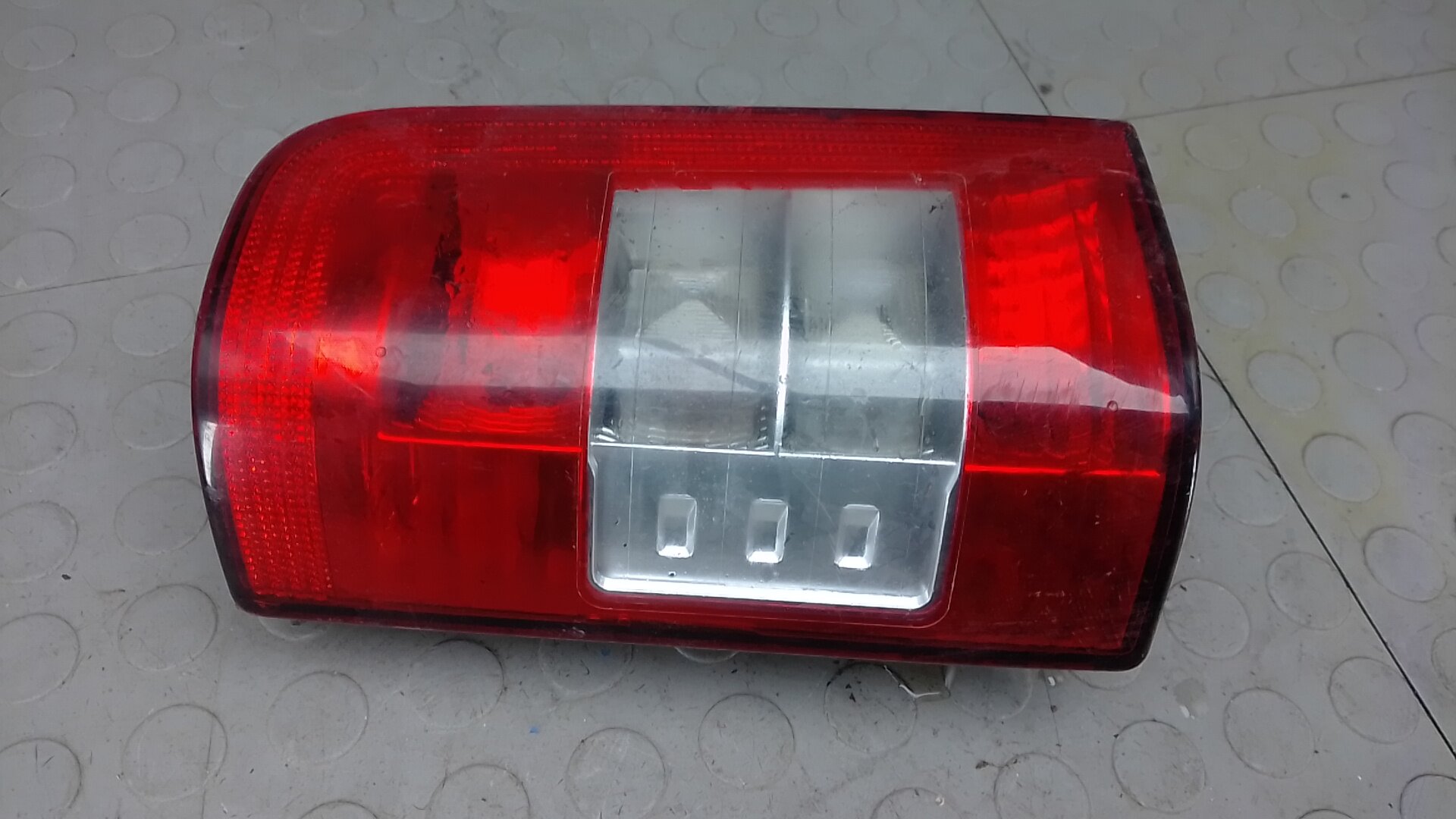 Фонарь задний левый CITROEN BERLINGO 1