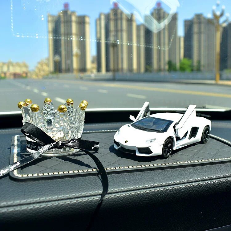 Премиум кристаллическая корона автомобильная декоративная подставка с белым световым эффектом и большой квадратной