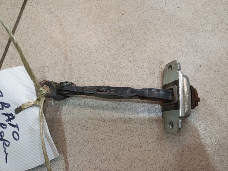 Ограничитель двери задней левой от Kia Cerato 2004-2008