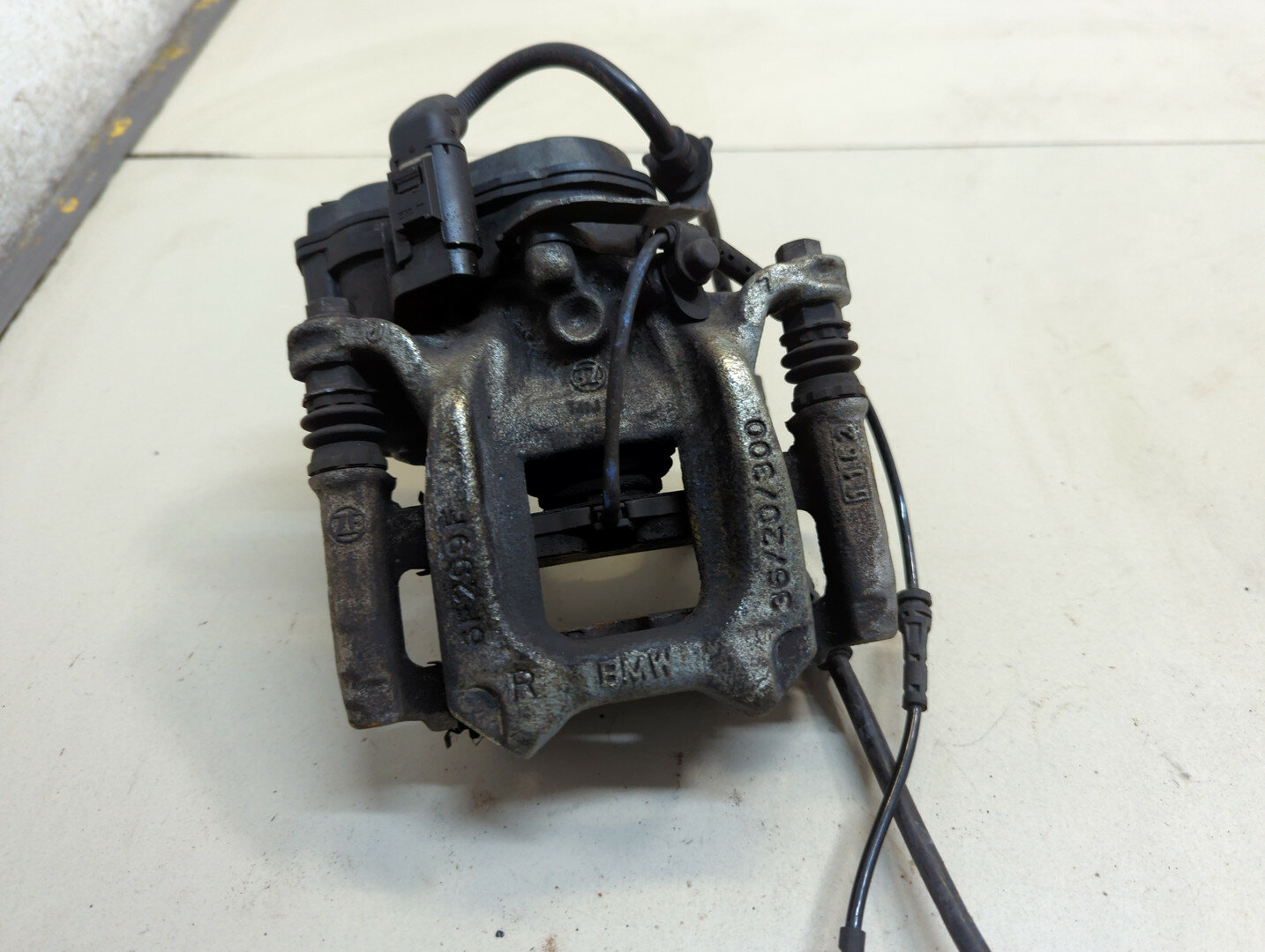 Суппорт правый задний BMW X1 U11, U12 Б/У
