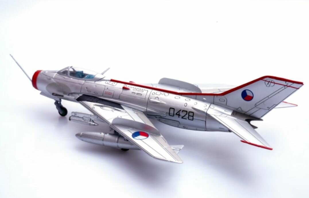 Масштабная модель самолета МиГ-19С ВВС Чехословакии, 1/72, готовый клей, железная дорога 14642PD