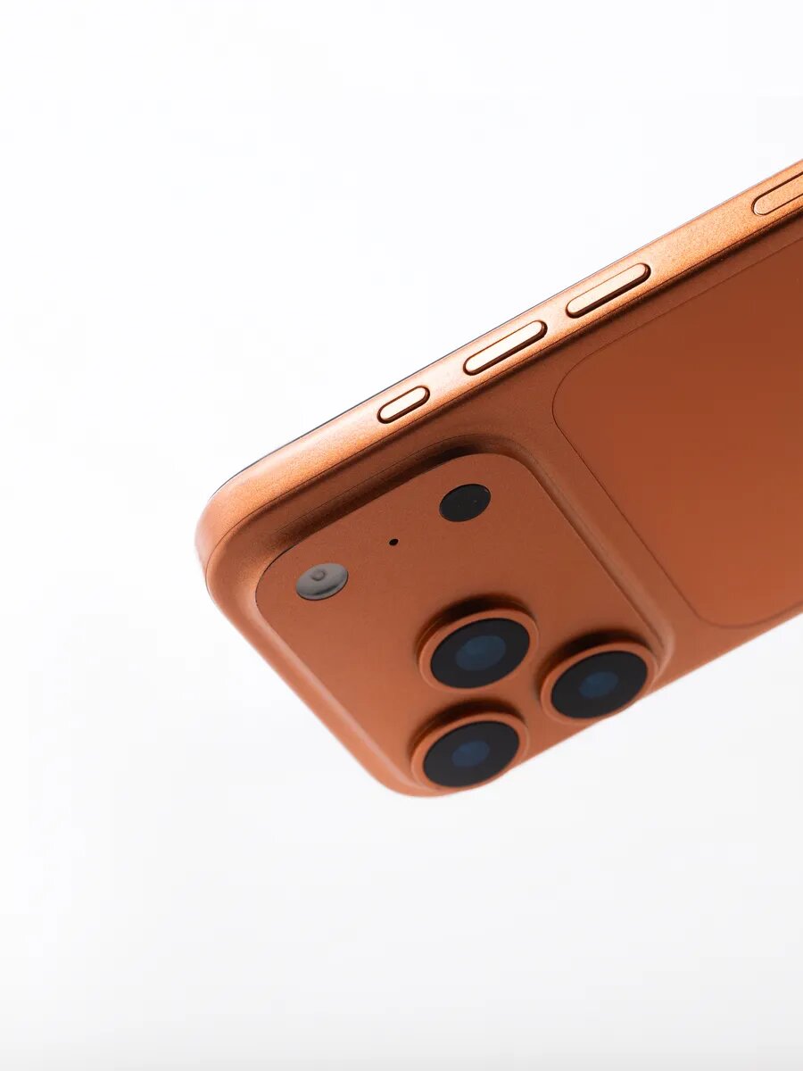 Муляж телефона О'кейси iPhone 17 Pro, оранжевый, без функций, для коллекционирования — фото 1