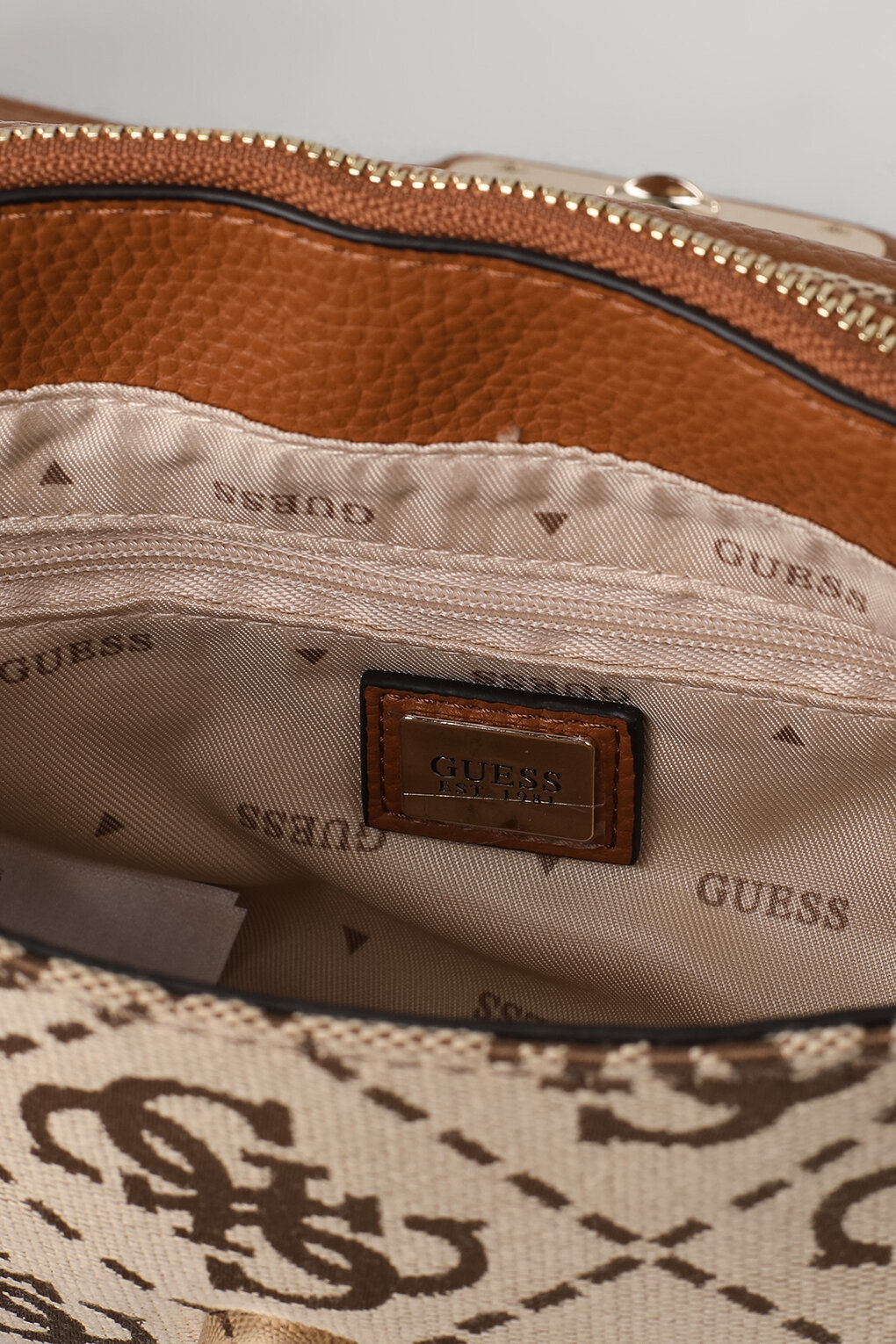 Сумка хобо GUESS, бежевый — фото 1