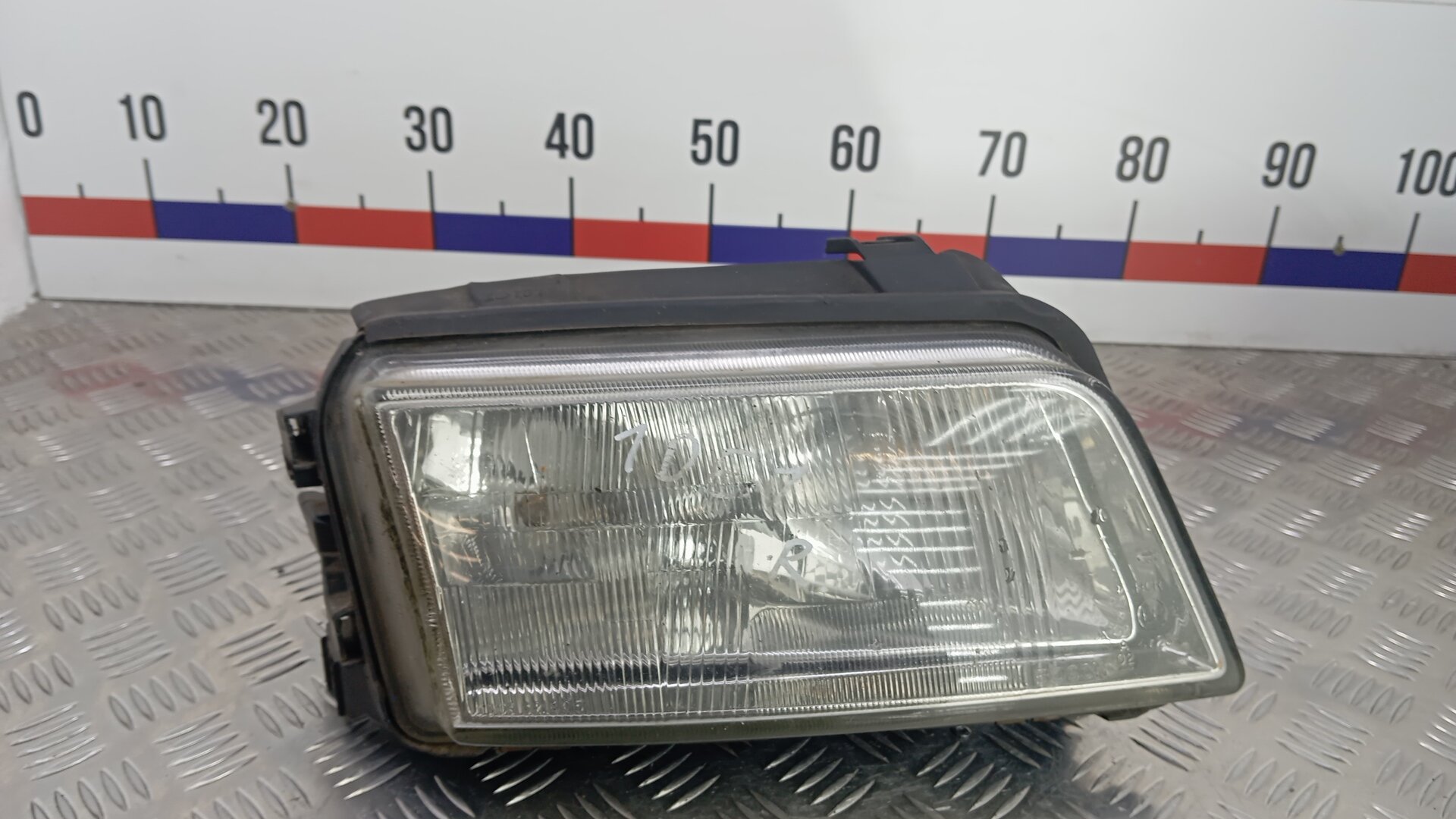 Фара правая AUDI A4 B5, Номер 8D0941004