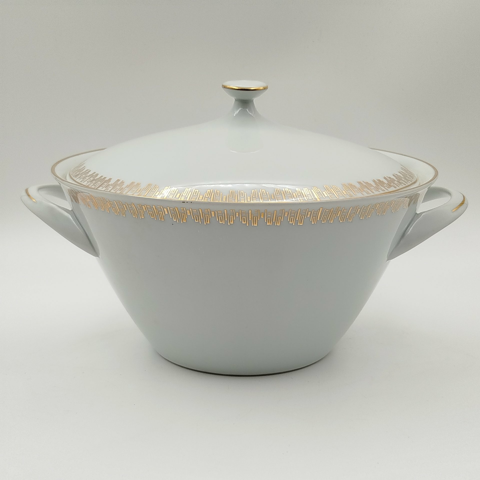 Супница с геометрическим орнаментом вдоль борта, фарфор, золочение, Moritz Zdekauer (MZ)
