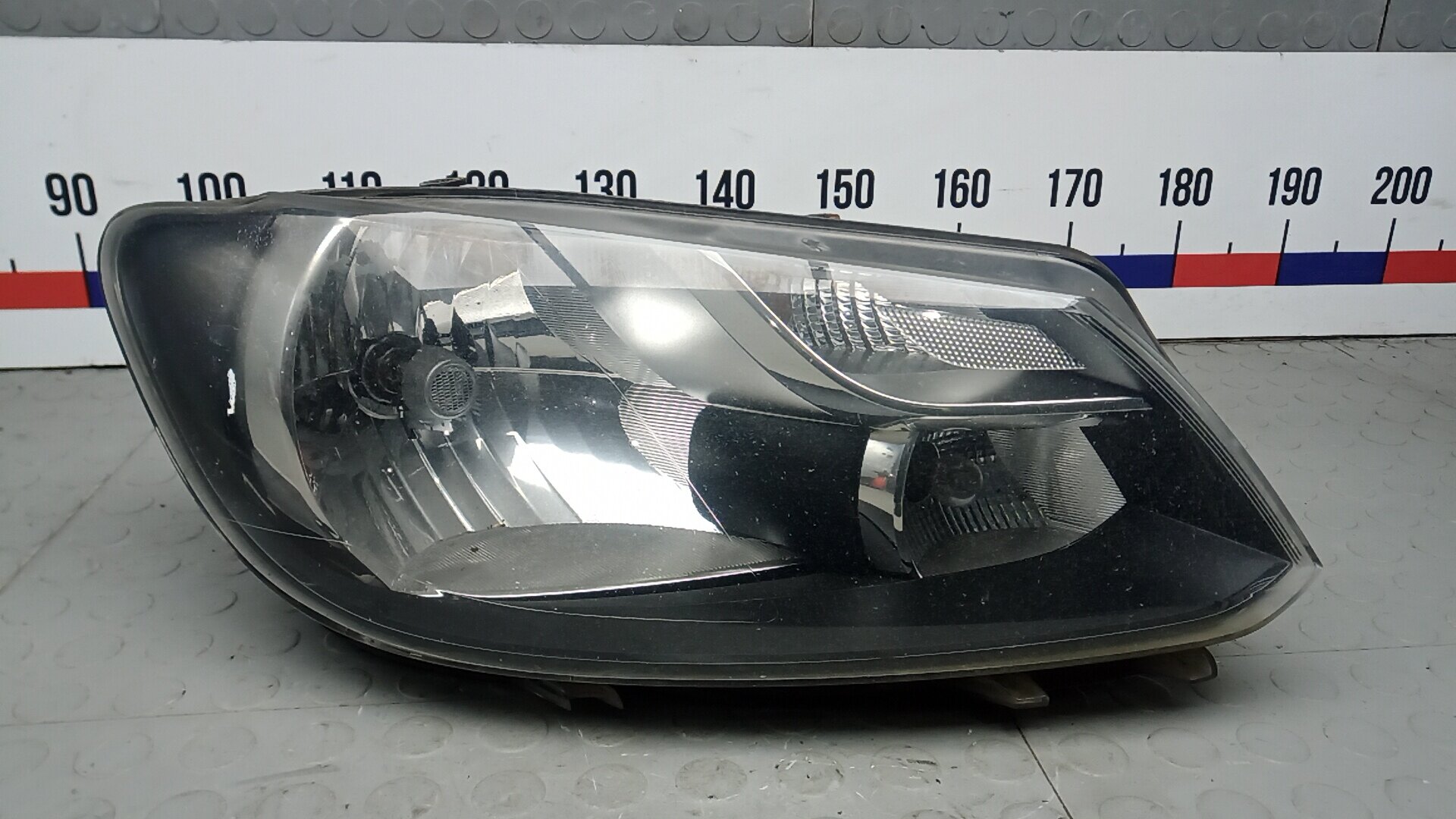 Фара правая VOLKSWAGEN CADDY 3