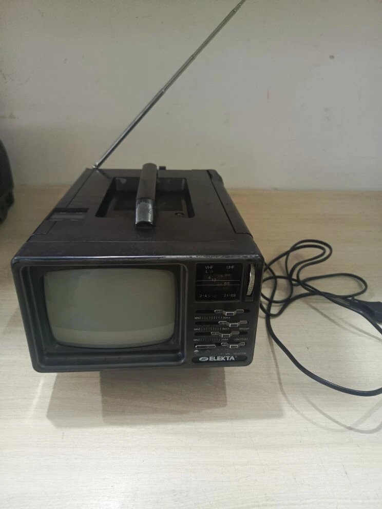 Телевизор портативный автомобильный ТВ радио ELEKTRA 5.5 Black White T.V. with AM FM Radio