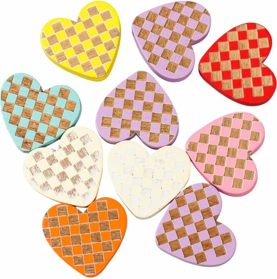 Бусины деревянные пришивные 20 мм "Сердце в клеточку" для творчества, набор цветных бусинок для рукоделия, бусинки-сердечки фигурные из дерева - 10 штук