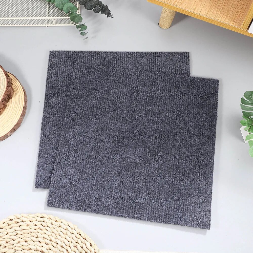 Ковровые квадратные плитки из полиэстера с самоклеящимся слоем для оформления пола спальни и гостиниц тёмно-серые 100 шт