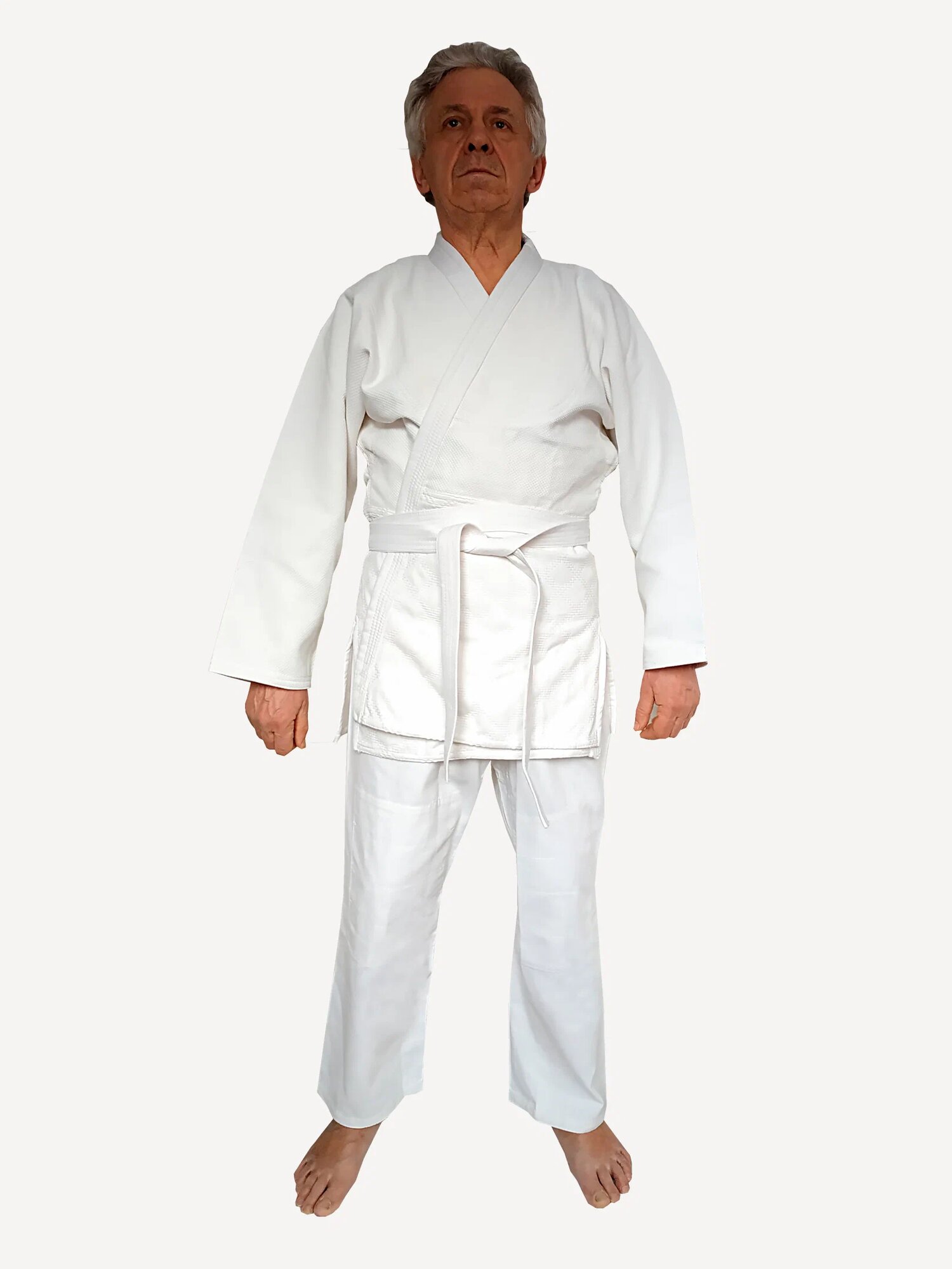 Кимоно с поясом для карате