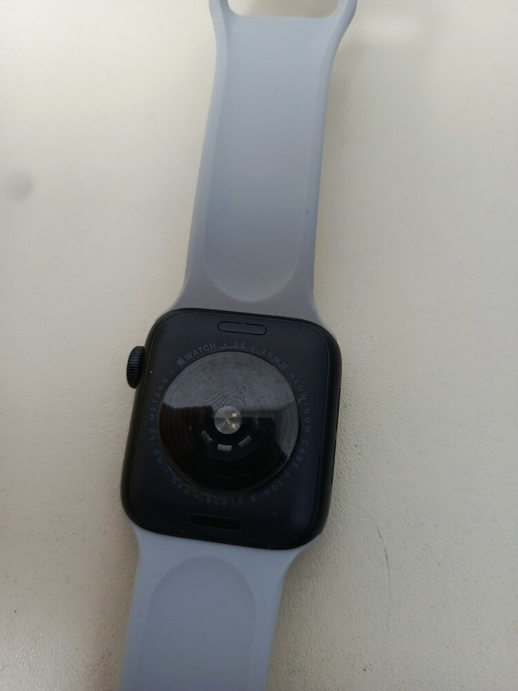 Смарт-часы Apple Watch SE 2022 (2GEN) 40mm Starlight Aluminum Case with Starlight Sport Band (Серебристый), Б/У, Уценка