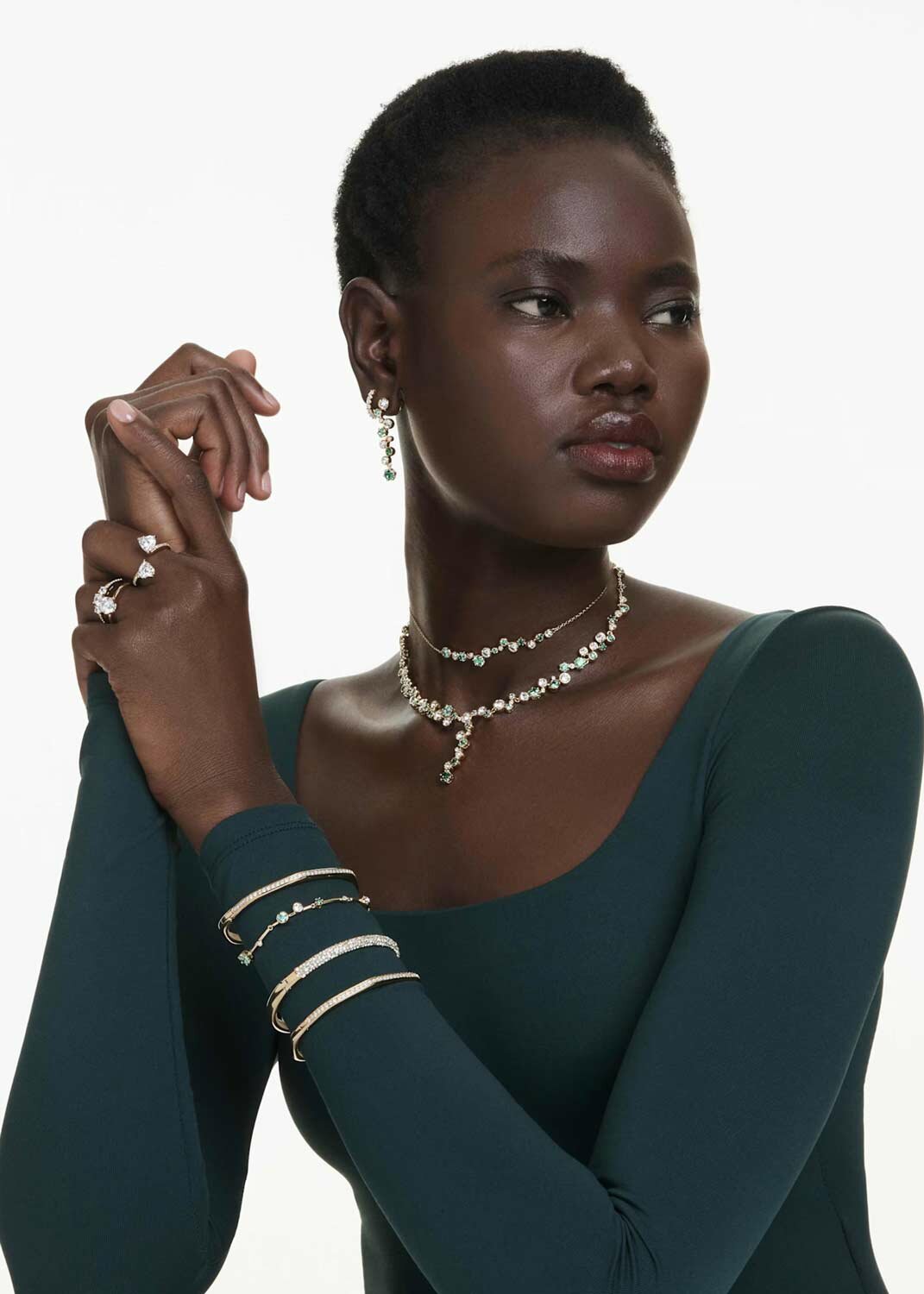 Серьги SWAROVSKI, кристаллы Swarovski, размер 39 мм, белый, зеленый, желтый — фото 1